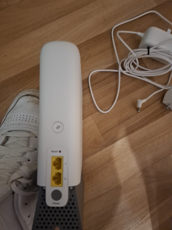 EE Smart WiFi Pro Mesh Extender SW40J WIFI7 6GHz Triband with wall ...