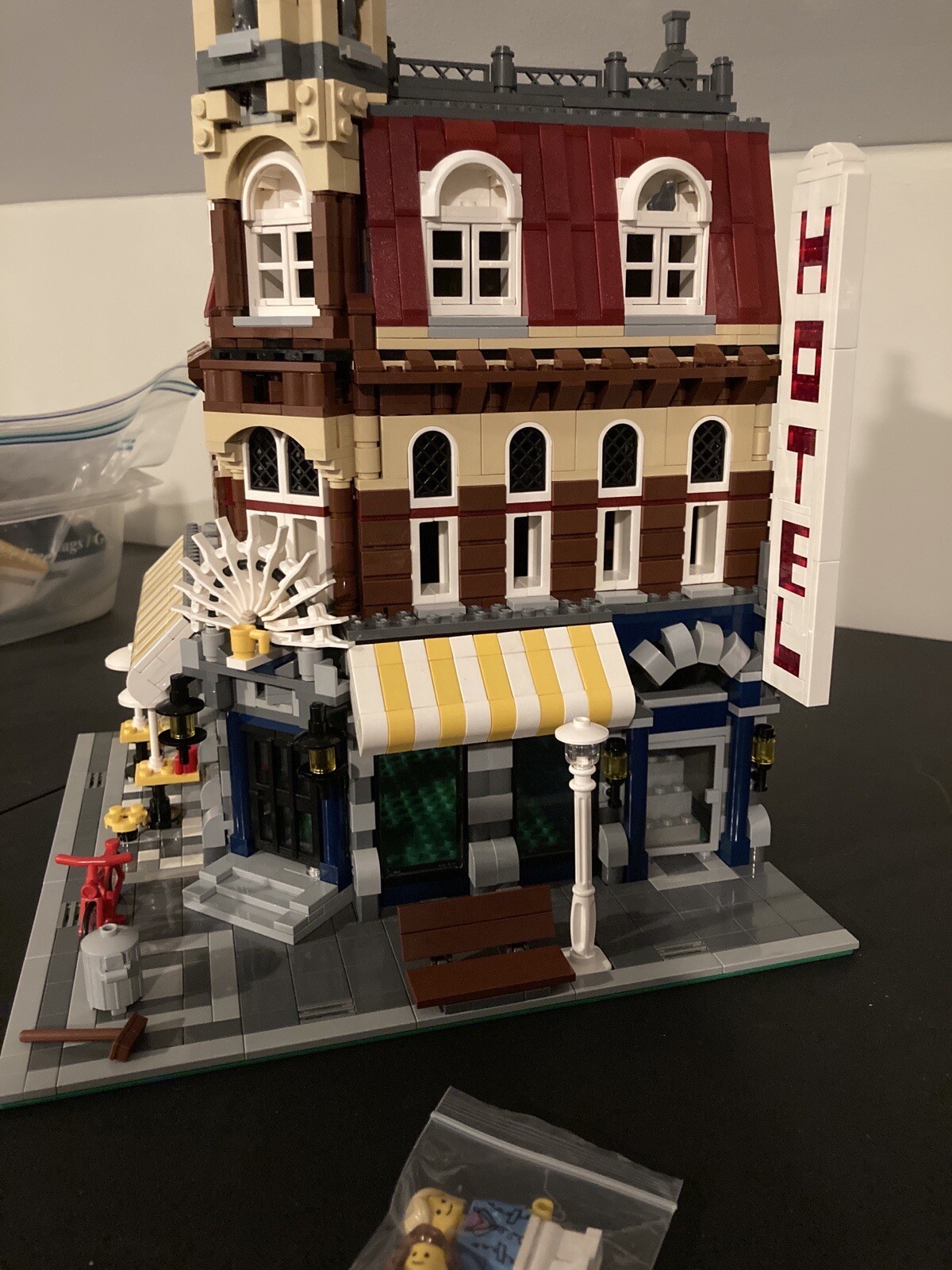 LEGO Cafe Corner Modular Building 10182 5702014499898 | eBay