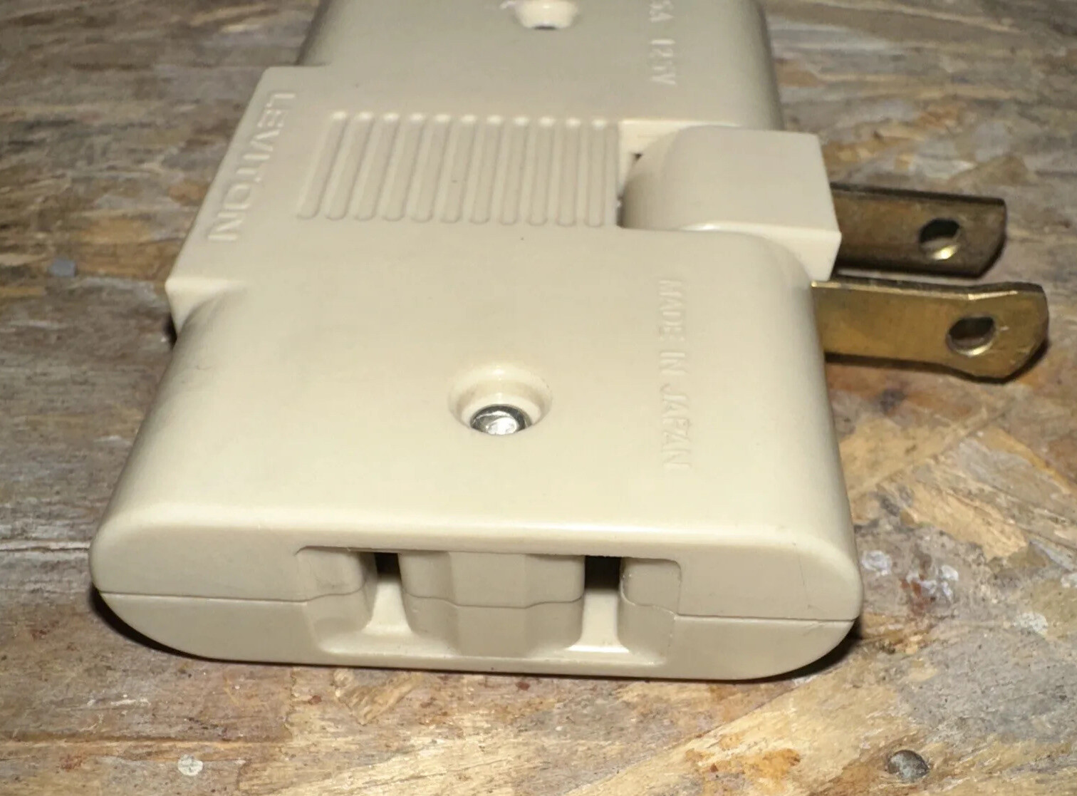 (3) Leviton Snug Plug 3 Plug-In Outlets Folding 2 Prong Adapter 13911 ...