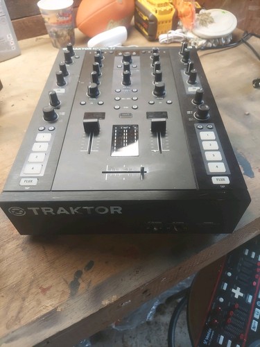 Native Instruments Traktor Kontrol Z2 DJ Mixer - Black | eBay