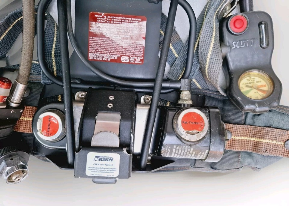 SCOTT 4.5 BLACK SCBA SET WITH PACK-TRACKER UNIT & AV-3000 FULL FACE ...