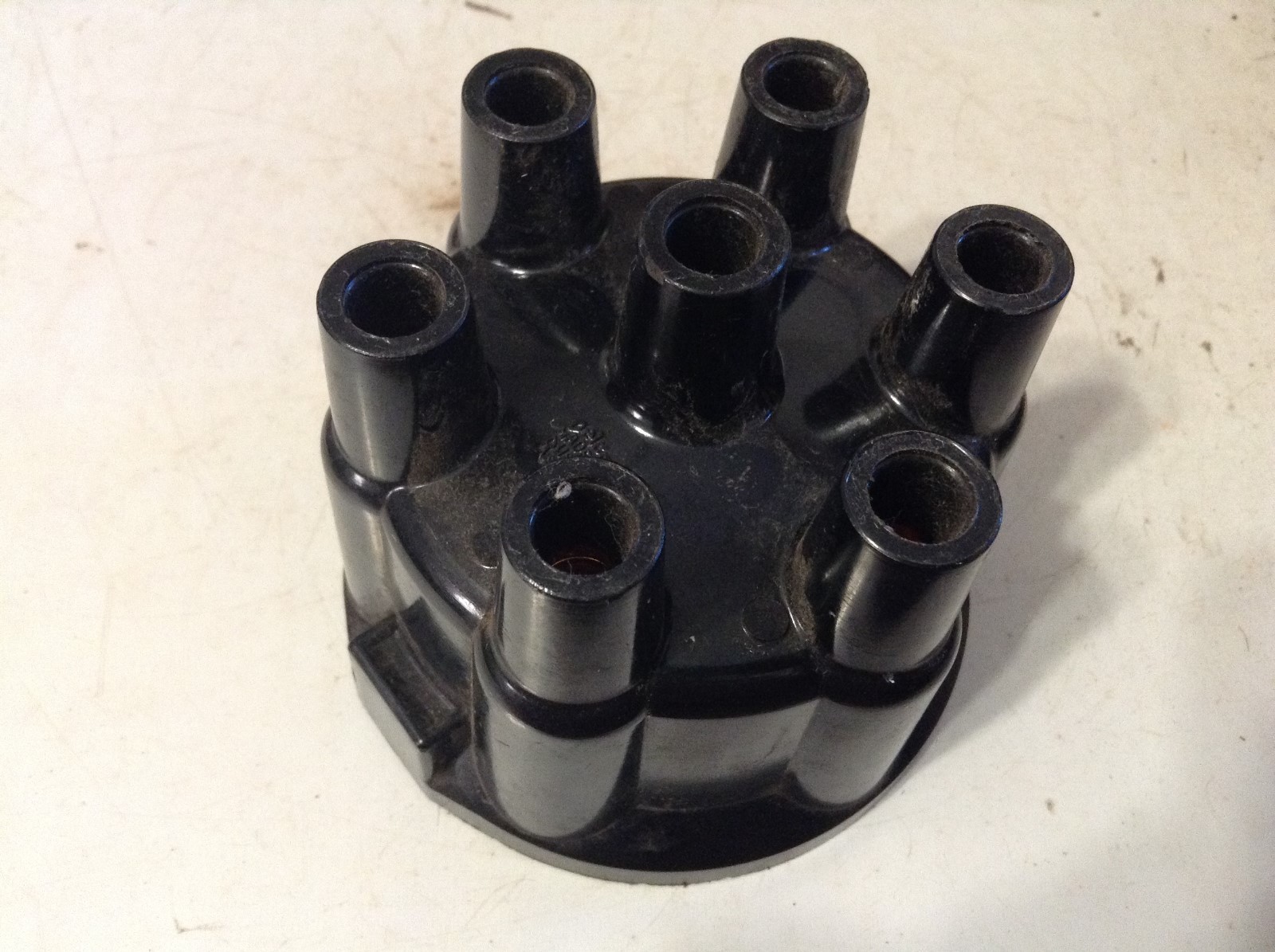 1931512 - A New 6 Cylinder Distributor Cap For An IH RD372, RD406 ...