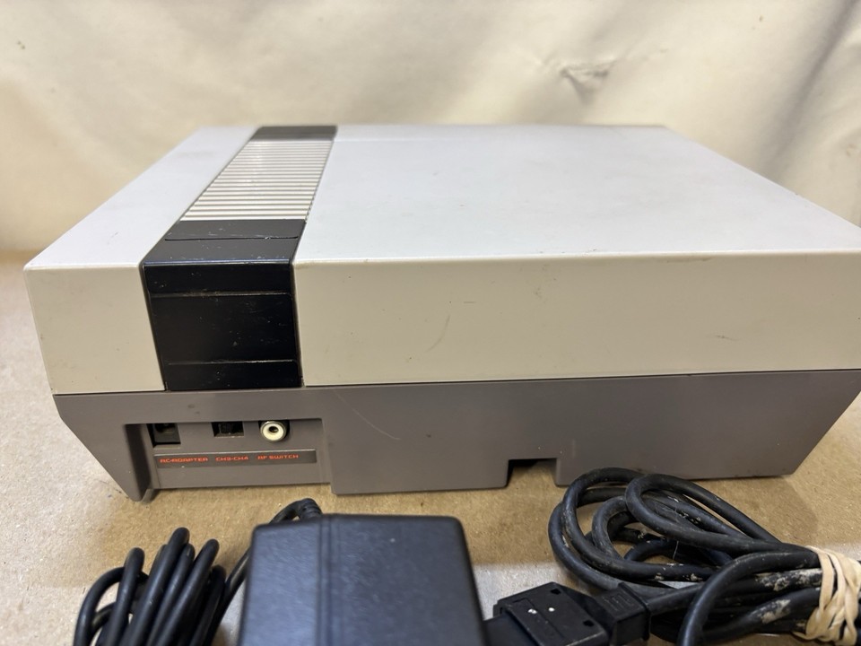 Original Nintendo NES Console/ NES-001 w Power Cord & 1 Controller ...