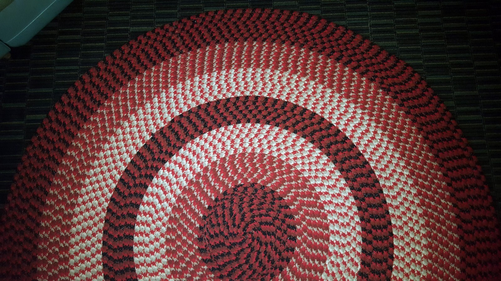 VINTAGE BRAIDED RUG ROUND LARGE RED & WHITE CIRCULAR 7ft DIAMETER | eBay