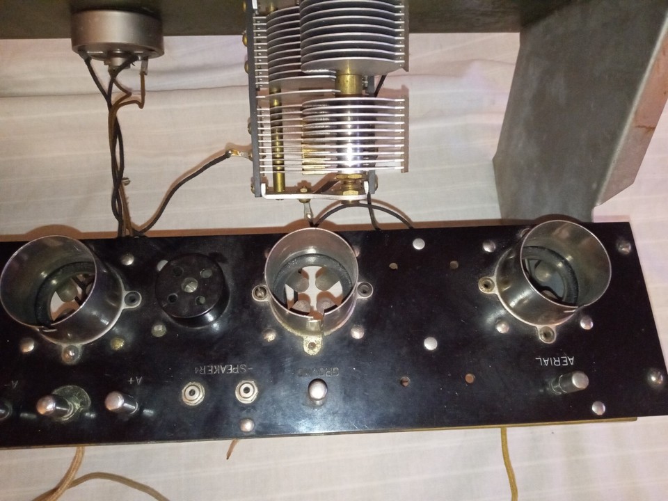 Antique early 1920s Wards Airline 5-tube (UX201) AM Broadcast Radio ...