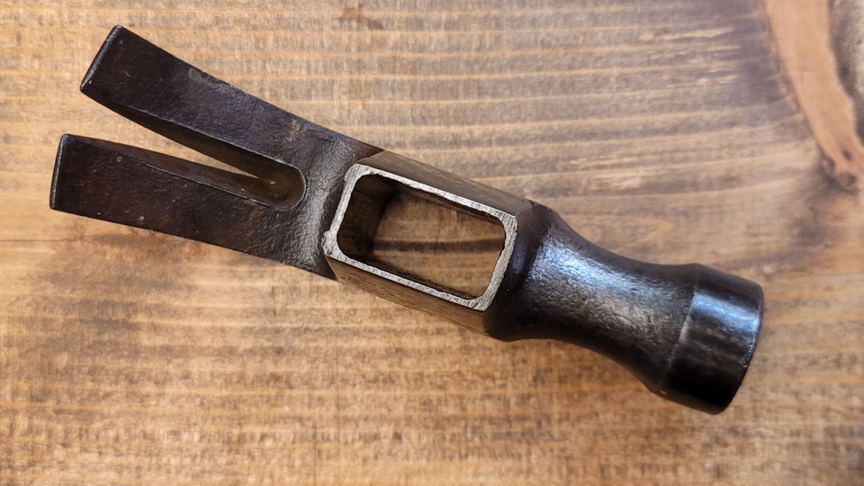 Vintage Stanley Curved Claw Hammer w/ Nail Holding Slot Round Neck ...