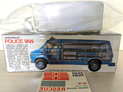 SUPER RARE! **ORIGINAL-ISSUE VINTAGE AMT CHEVY POLICE VAN KIT **SEALED ...