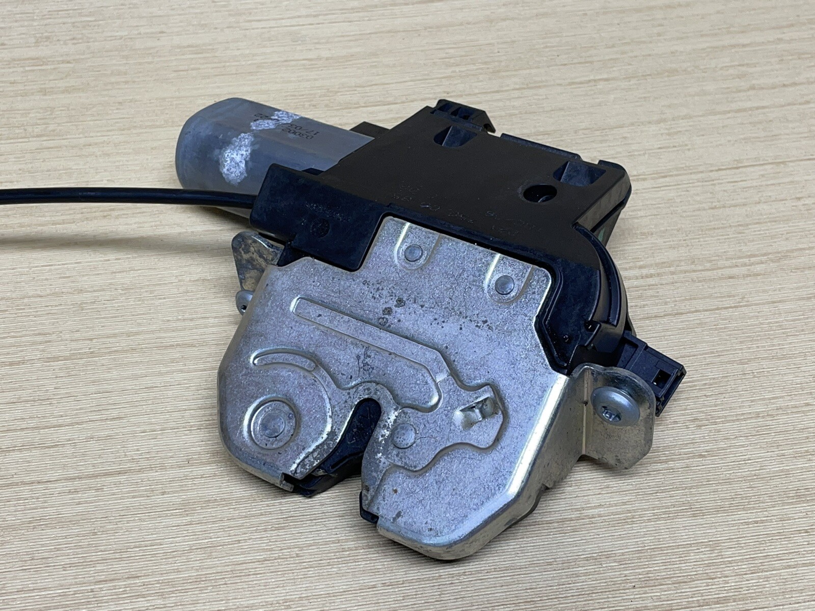 07-13 Mercedes W221 S550 CL550 Rear Trunk Lid Latch Lock Actuator ...