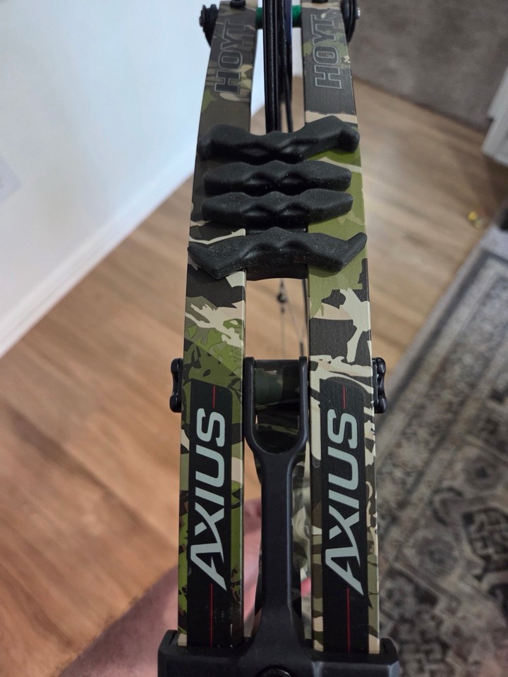 USED Hoyt Axius Alpha Compound Bow, LH, 60-70#, 28 to 30 draw....Nice ...