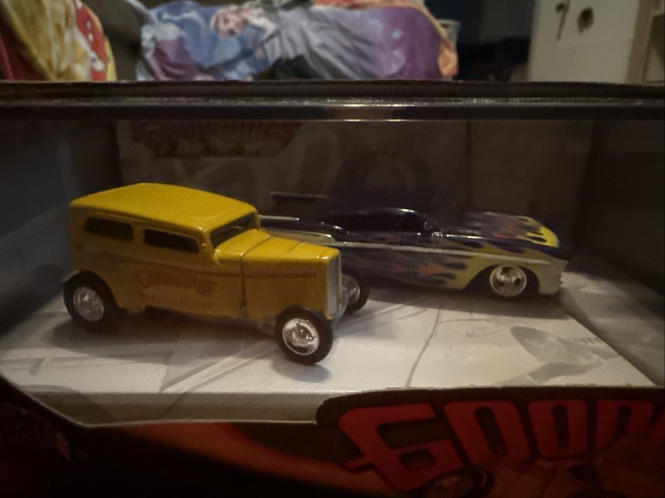 2003 100% Hot Wheels '32 FORD SEDAN & CHEZOOM GOODGUYS Rod/Custom 2-CAR ...