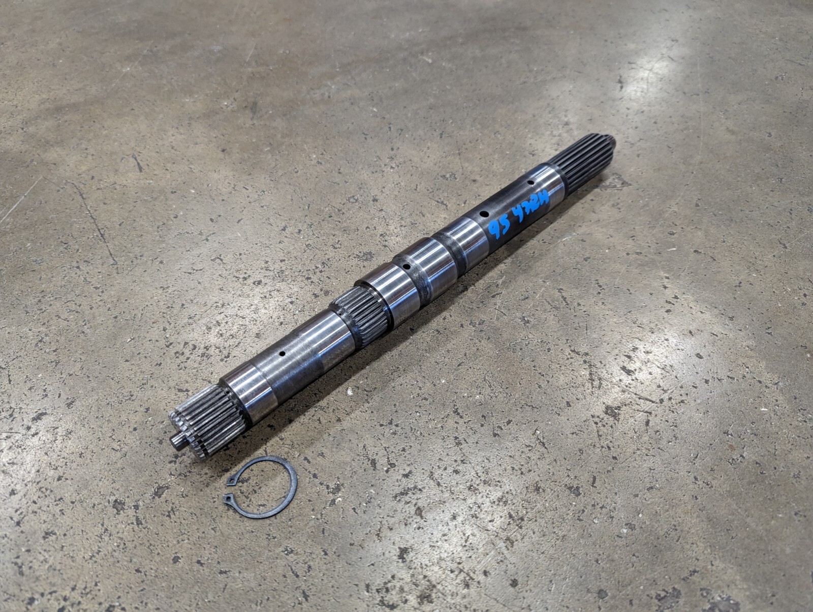 47RH Auto Transmission Intermediate Shaft from 1995 Dodge Ram Cummins ...