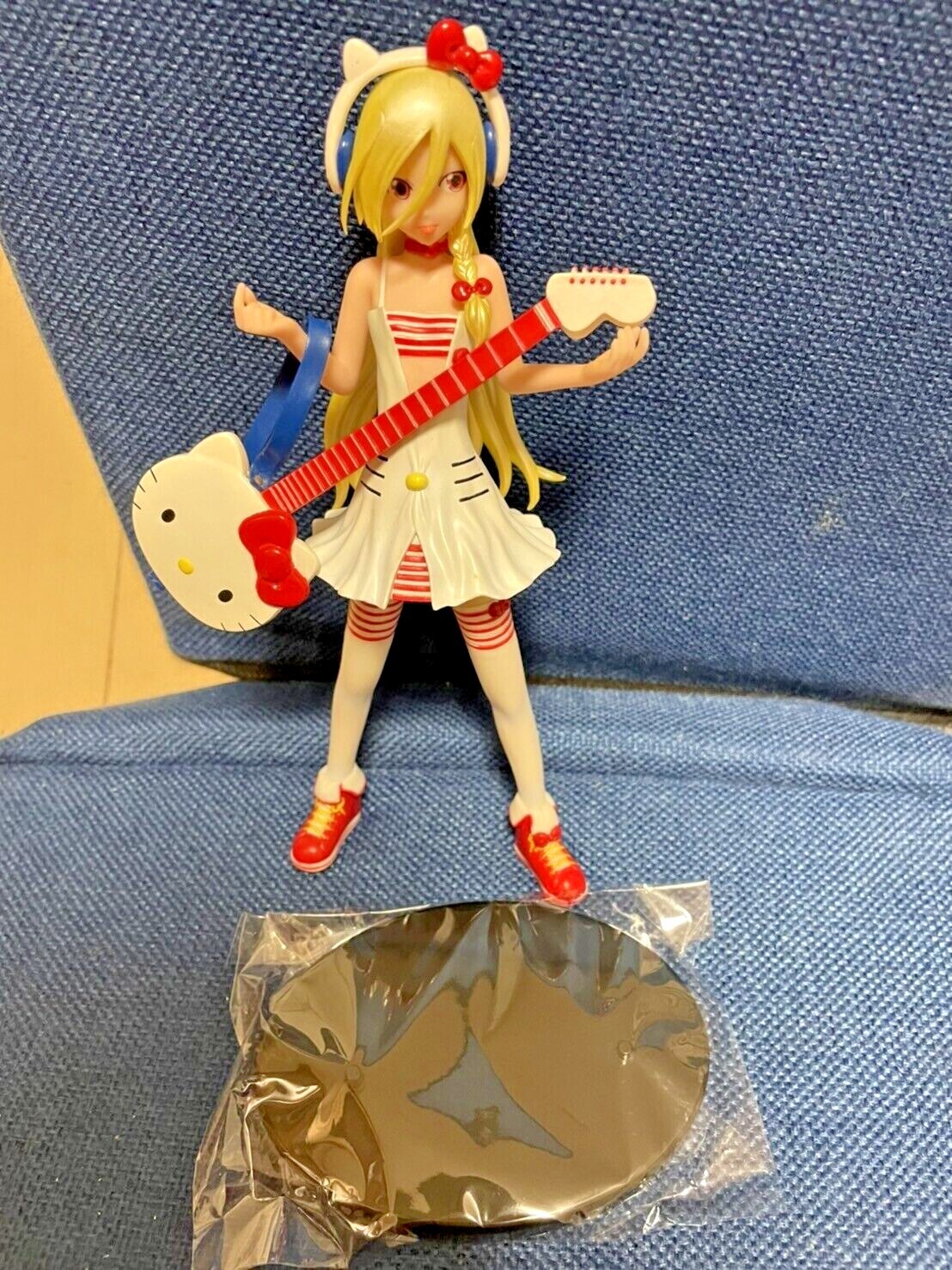 Hello Kitty to Issho With Hello Kitty Figure KEI's Kittyler "RIO ...