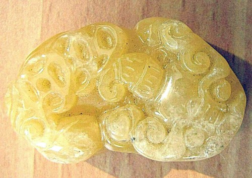 Japan Antique carved jade netsuke hare pendant, 18 gr. Size: 3.6 x 2 x ...