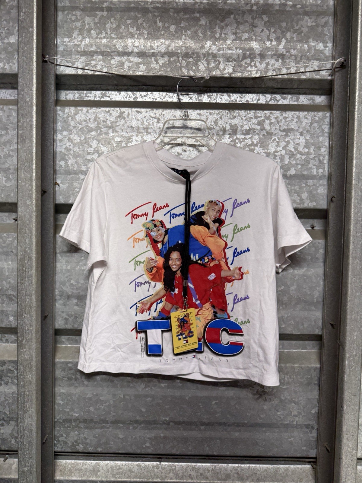 *RARE* TLC x Tommy Jeans T Shirt Women size Medium & … - Gem