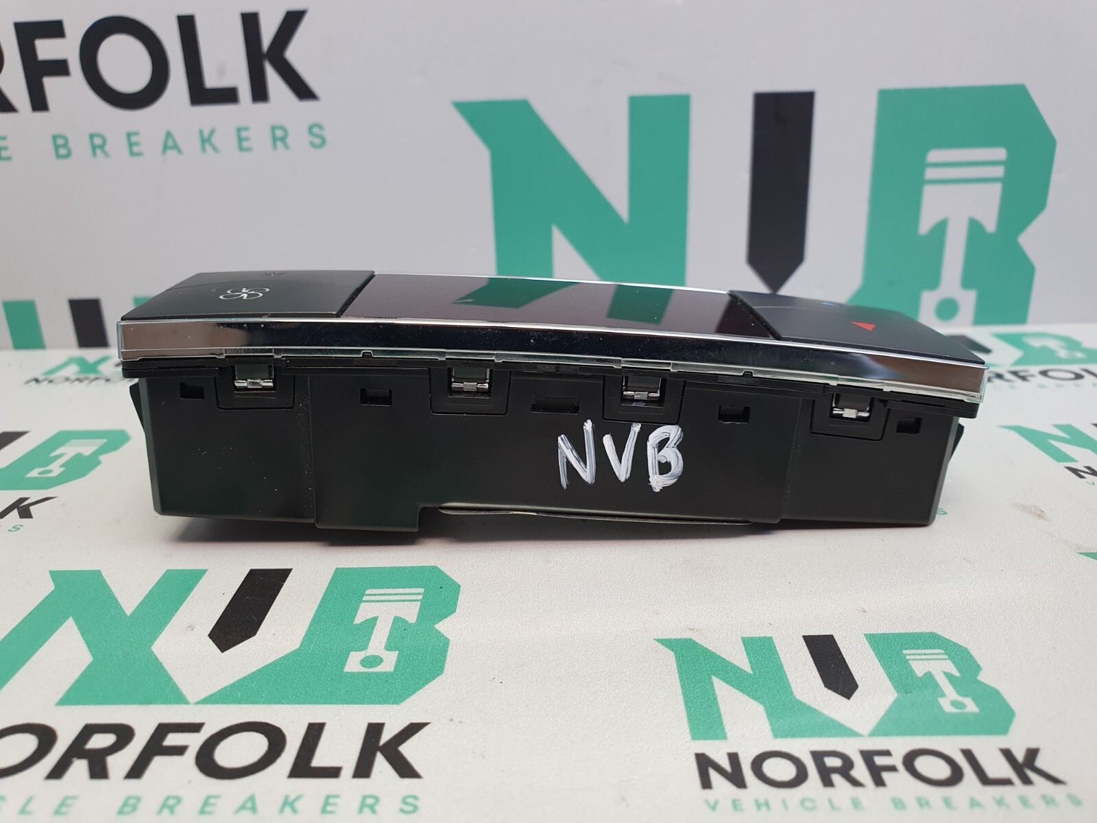 Mercedes E Class W212 Rear Climate Control Panel A2048303290 C2D5 18/8 ...