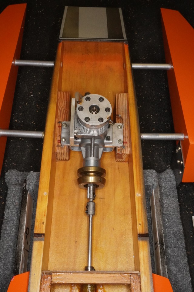 Custom Model RC Outrigger Hydroplane w/ Gas Super Tigre 40 Engine ...