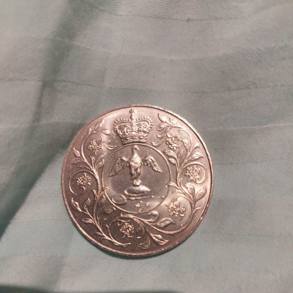 (RARE) 1977 Queen Elizabeth II Silver Jubilee Commemorative Crown Coin ...