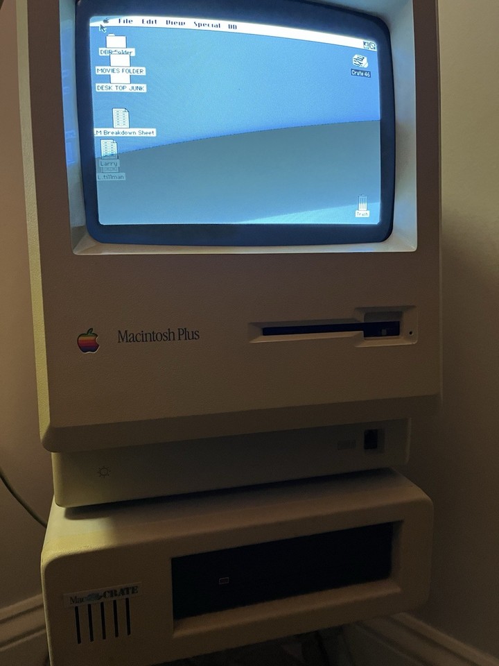 WORKING Vintage Apple Macintosh Plus with external 40 MAC crate ...