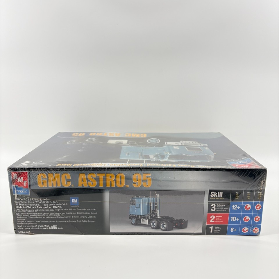 New Sealed 2004 AMT/ERTL GMC Astro 95 Tractor 1/25 Scale Model Kit ...