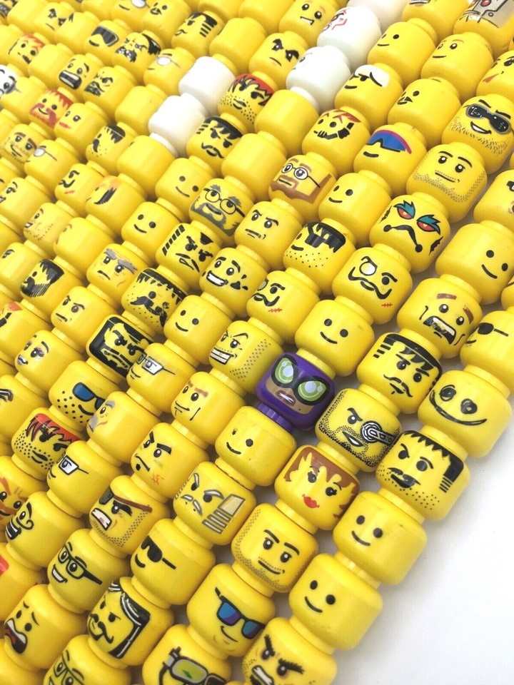 LEGO LOT OF 50 MINIFIGURE HEAD PIECES RANDOMLY PICKED FACES SPACE CITY ...