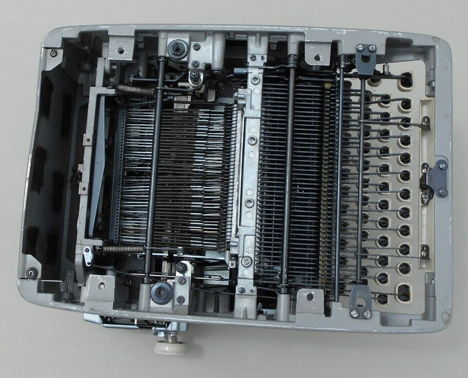 Royal Vintage Manual Typewriter Space Bar Doesn't Work Grey Metal For ...