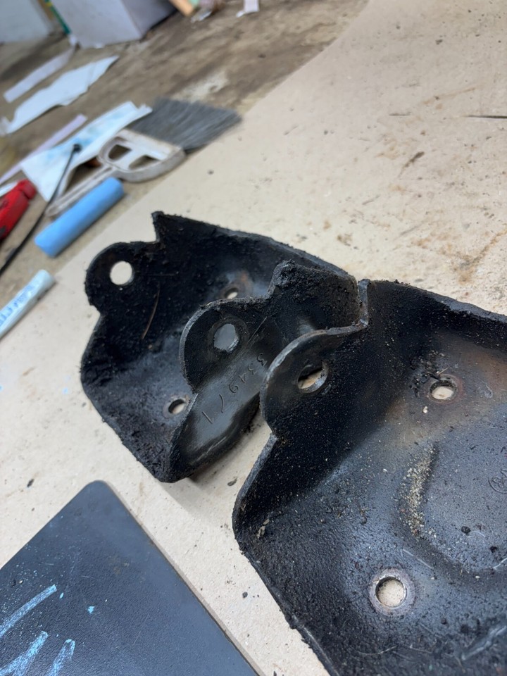 GM OEM ENGINE BLOCK MOUNT MOUNTS SET PAIR C10 K10 K5 Clamshell 350 454 ...