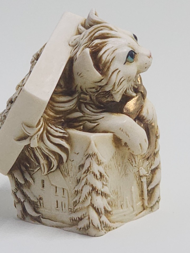 Harmony Kingdom art Neil Eyre Designs Christmas Cat Purrfect Present | eBay