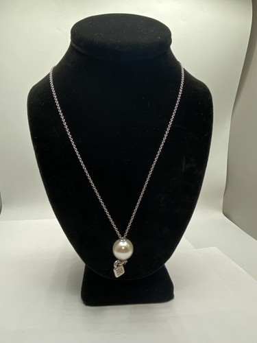 Uno De 50 Silver-Tone FW Pearl "Cuarto Mangante" Long Tassel 24 ...