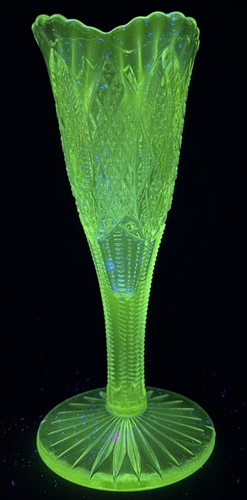 1897 George Duncan & Sons 6" MINI Vase Manganese Glass Glows Uranium ...