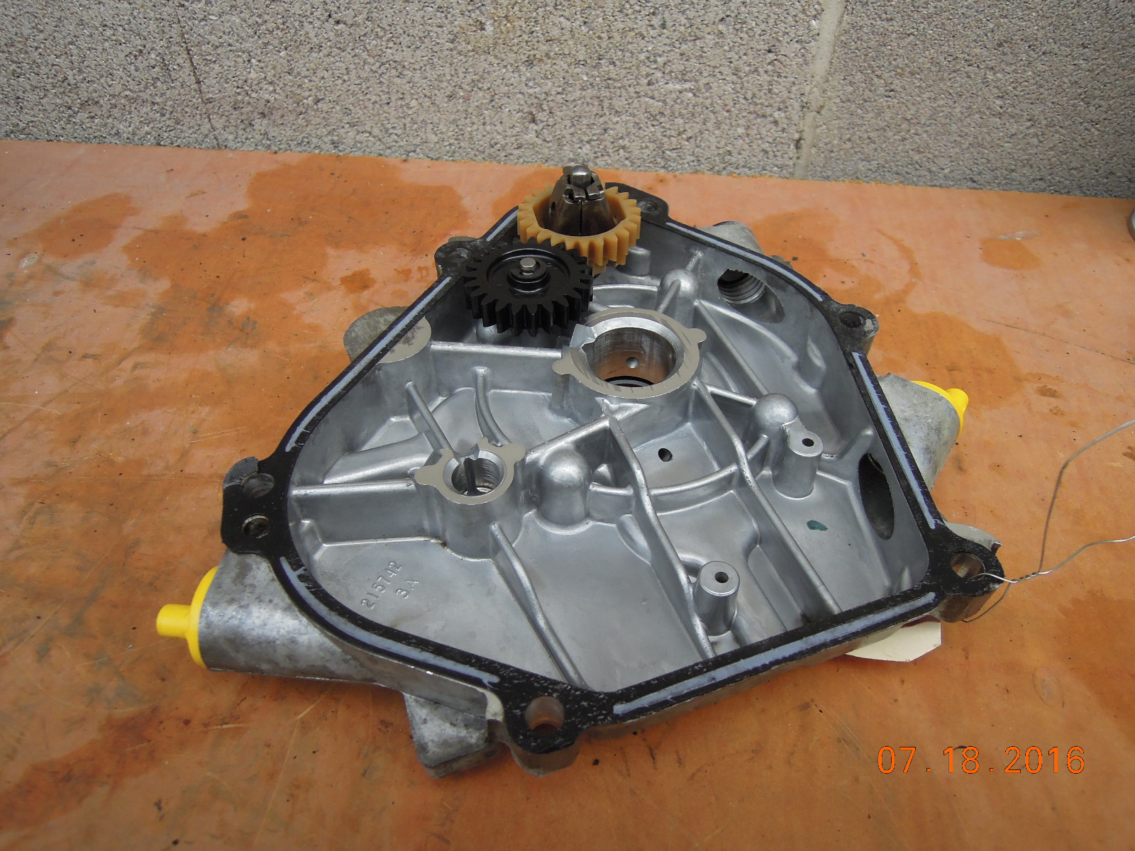 BRIGGS AND STRATTON SNOW ENGINE CRANKCASE COVER 699804 | eBay