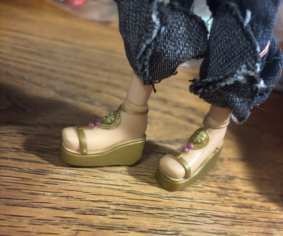 Bratz Cloe Doll Pixiez Top Cloe Pretty N Punk Pants Jade Genie Magic ...