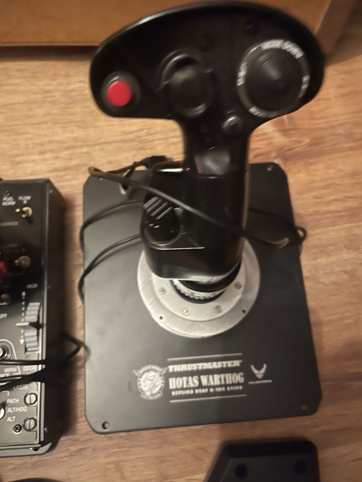 Thrustmaster HOTAS warthog Dual Throttle & Joystick With Flight Pedals ...