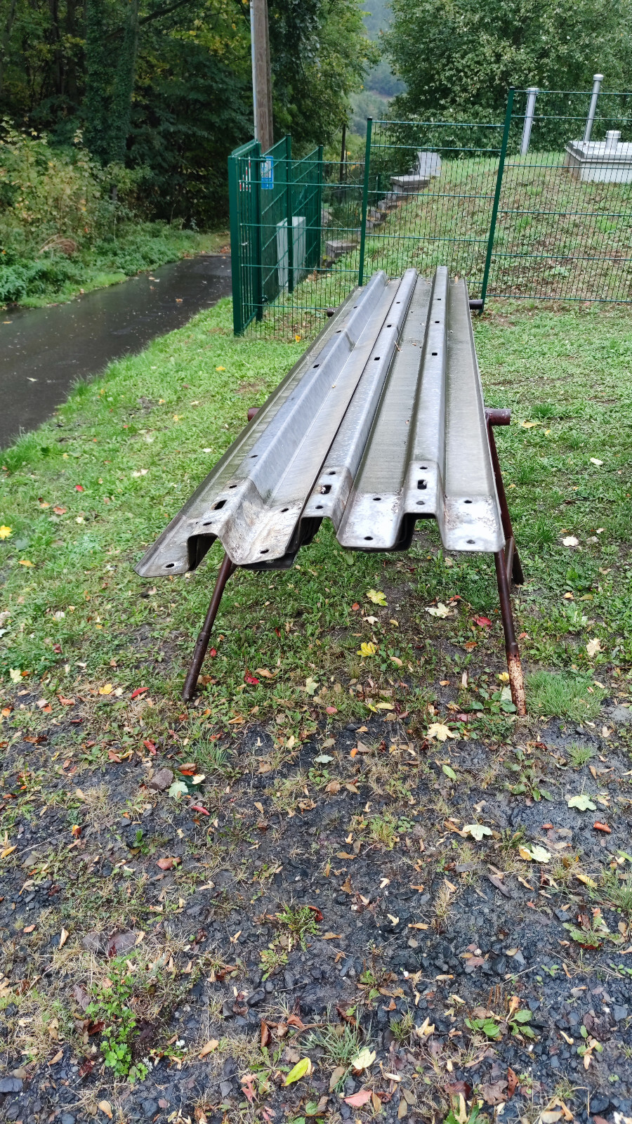 Schutzplanke / Leitplanke aus Stahl, 4m Länge, mit B-Profil nach RAL-RG ...
