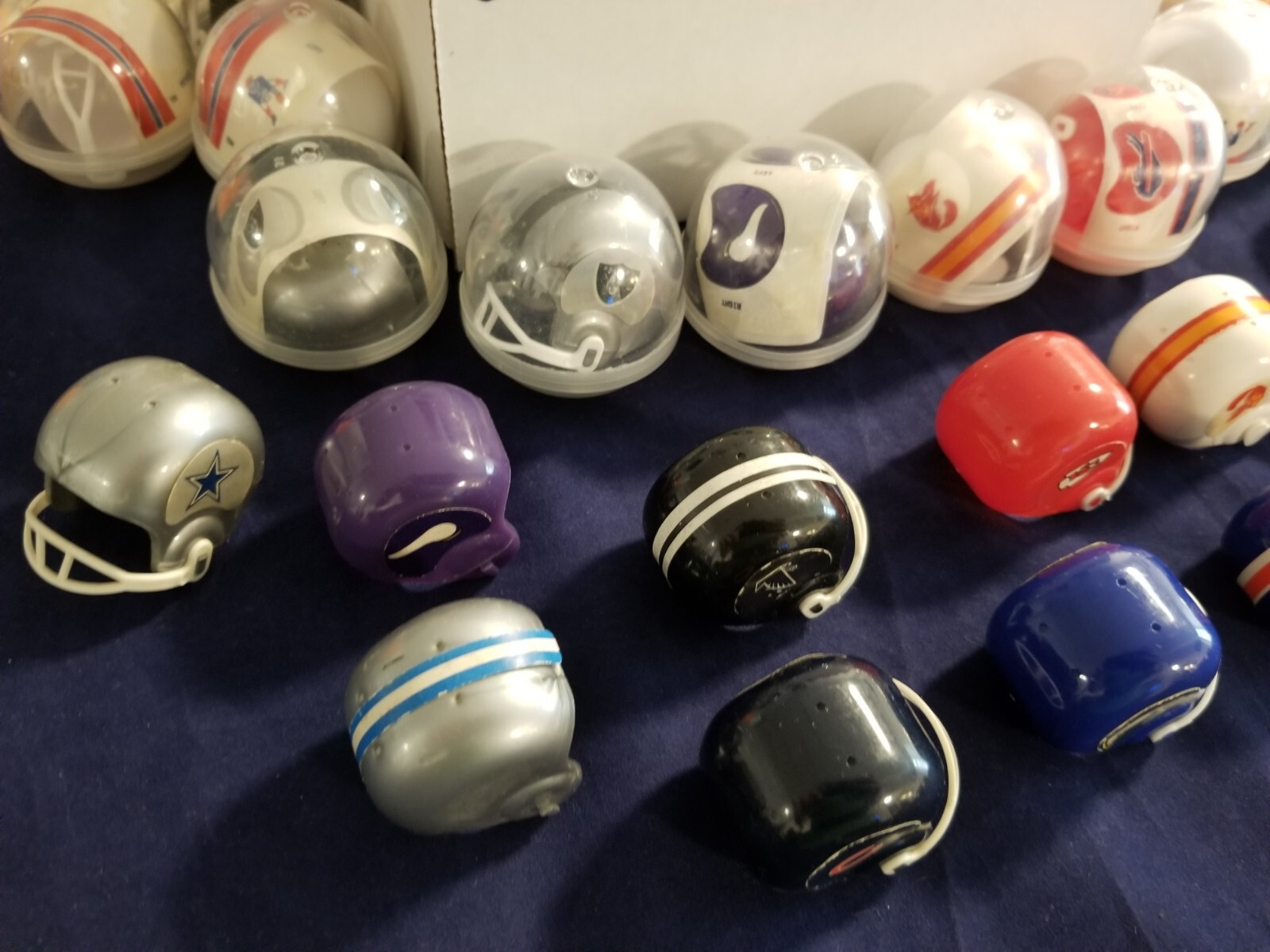 🏈Vintage Lot of 46 Mini Plastic NFL Football Helmets🏈 Gum Ball Vending ...