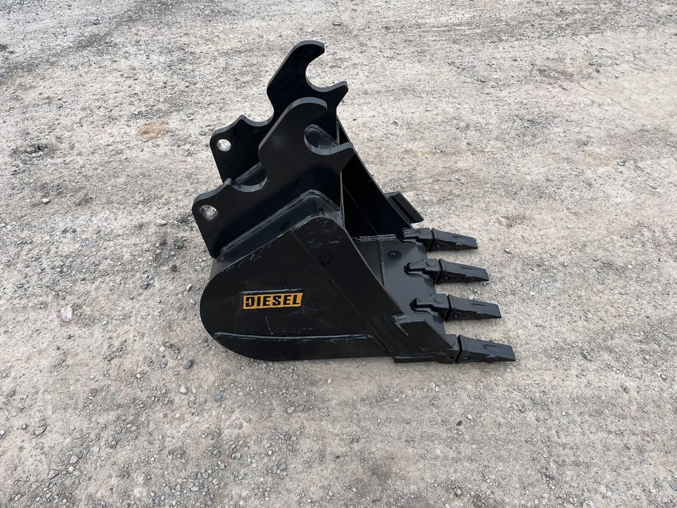 18" Kubota Bucket for U35 & KX040 & KX71 & KX91 & KX121 | eBay