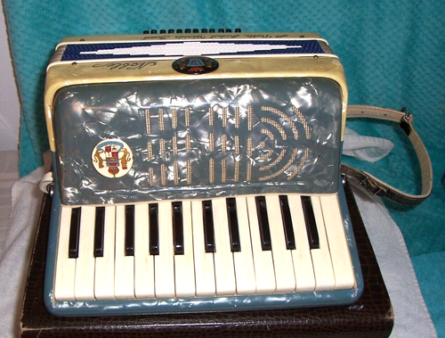 Noble 12 bass Accordion Blue and white Made in Italy great sounding ...