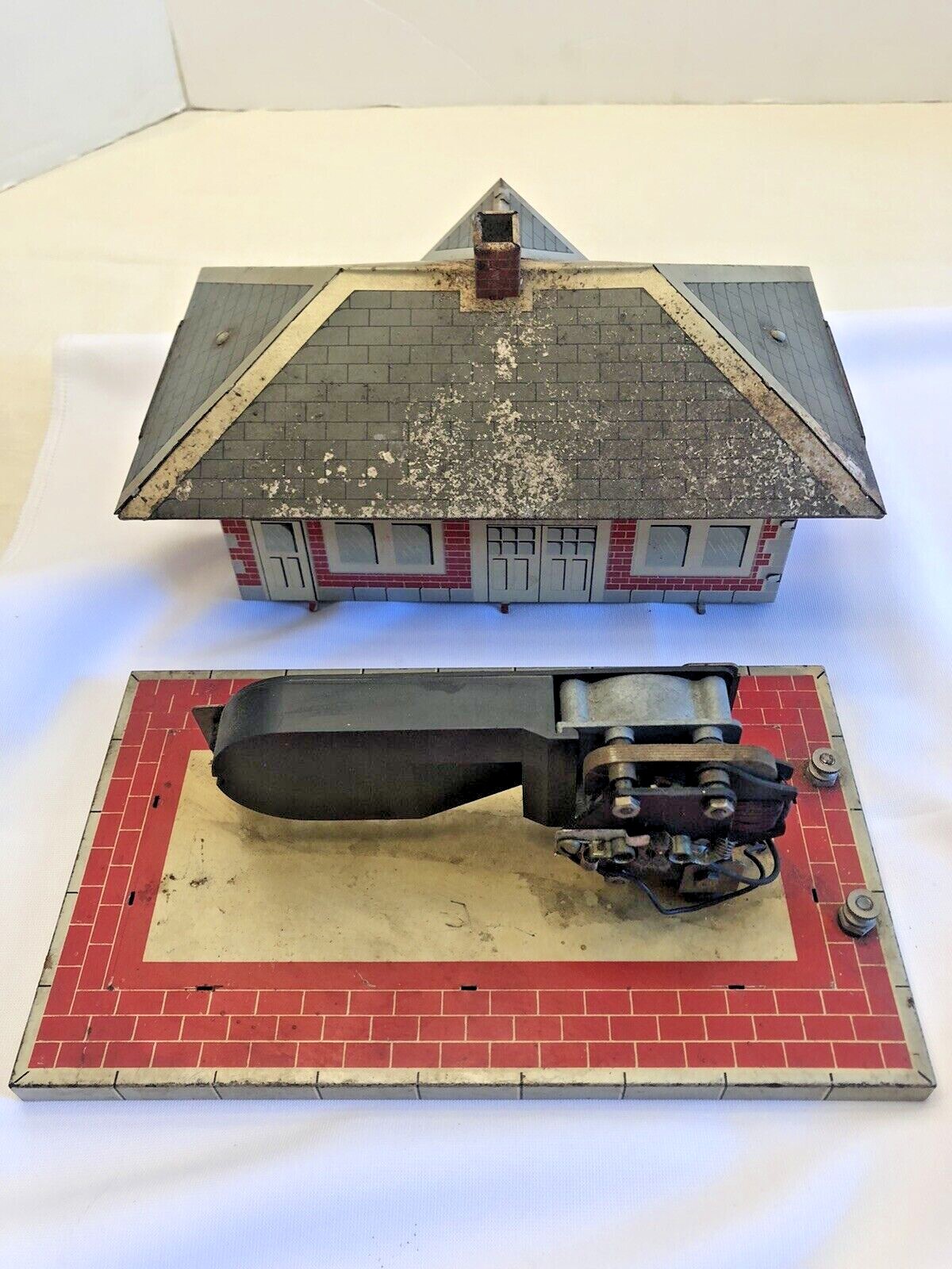 Vintage 1950s Marx Crossing Signal & Girard Train Station Square+ ...