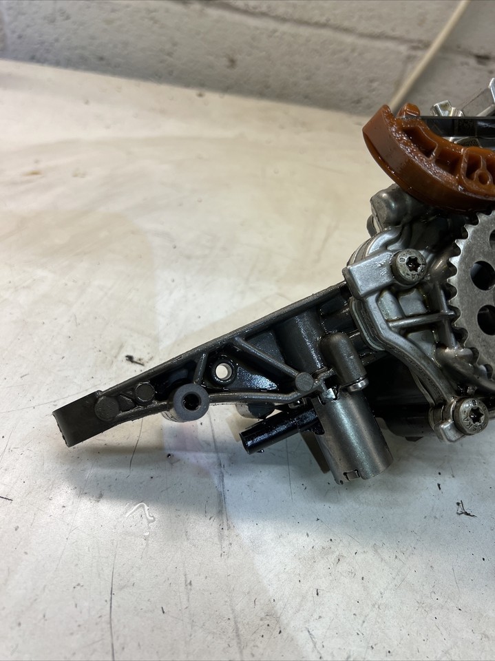 Engine Oil Pump Motor 1521800200 2781810601 OEM Mercedes C63s AMG C205 ...