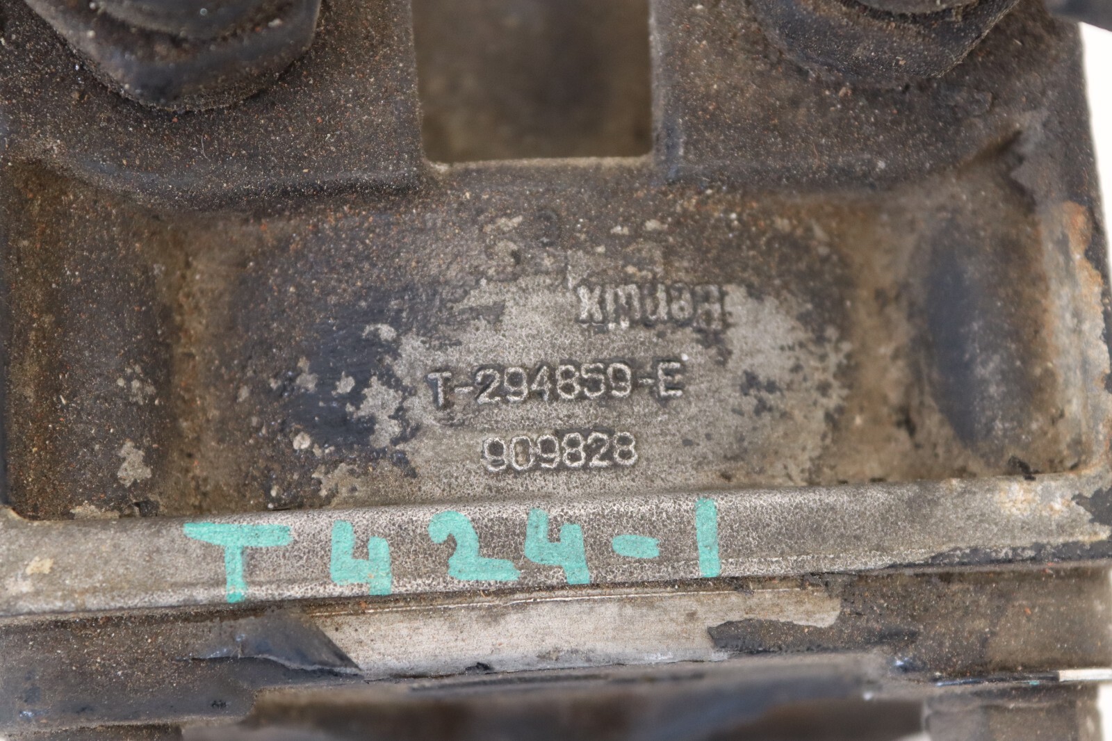 2013-2022 KENWORTH T680 PACCAR BENDIX AIR BRAKE RELAY VALVE T-294859-E ...