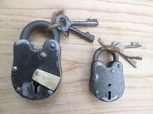 CAST IRON PIRATE TREASURE CHEST TRUNK PADLOCK LOCK WITH KEYS | eBay