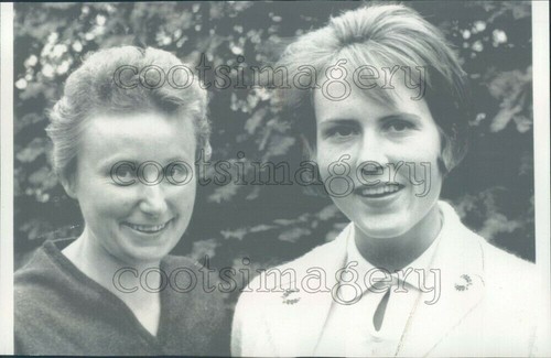 1962 Press Photo Tennis Players Vera Sukova & Karen Susman 1960s | eBay