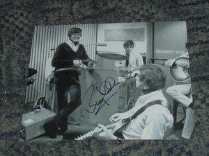 HERMANS HERMITS - 12x8 PHOTO SIGNED BY BARRY WHITWAM -(13) | eBay