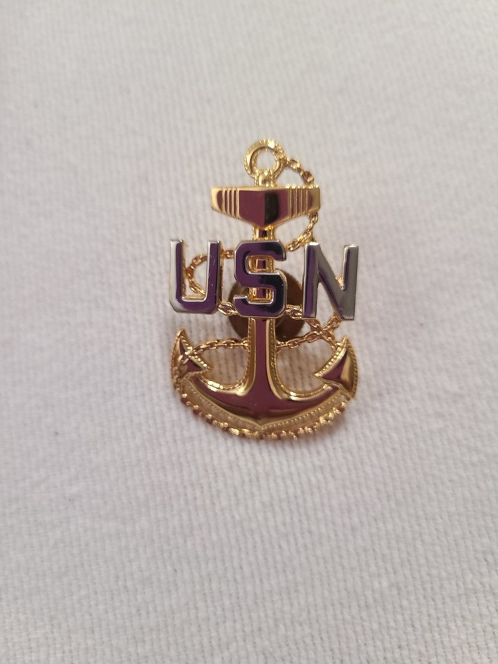 VINTAGE US NAVY VANGUARD V21 INSIGNIA MEDAL PIN USN ANCHOR SAILOR ...