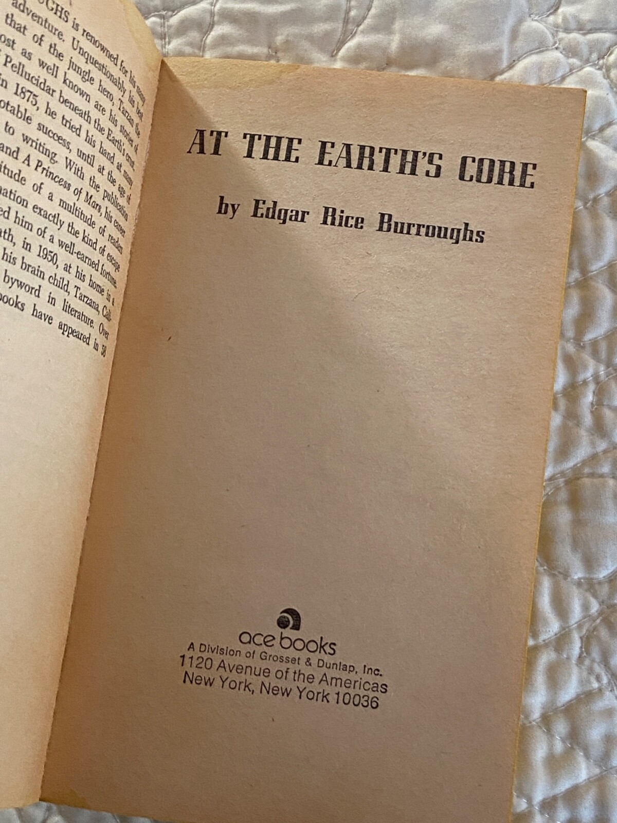 EDGAR RICE BURROUGHS "At The Earth's Core" 1976 MOVIE TIE-IN Peter ...