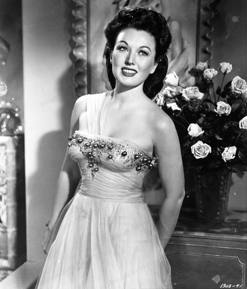 Actress Singer Ginny Simms WWII Songstress & Actress Ginny Simms