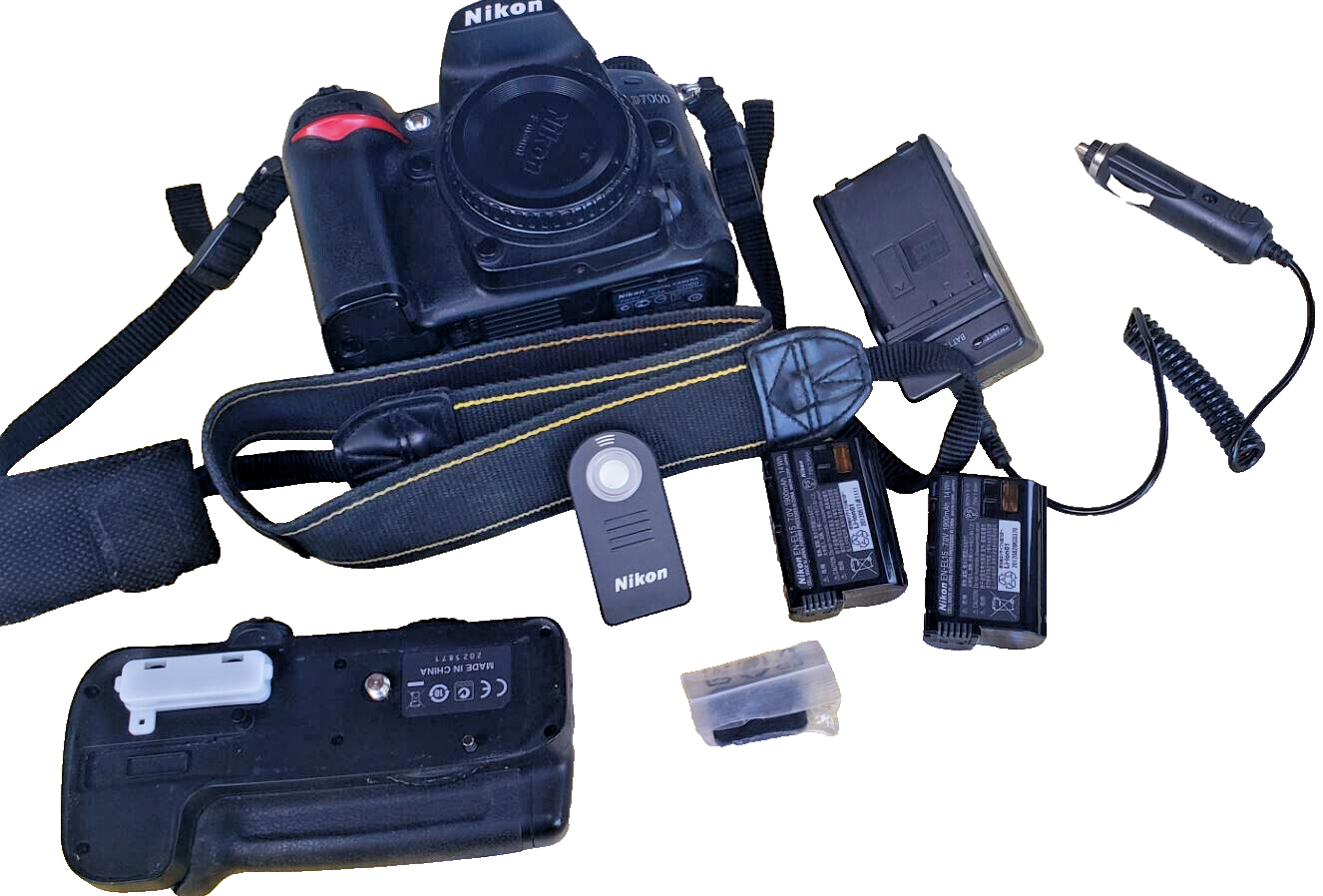 Nikon D7000 16.2MP Body Only, 2 Nikon batteries, Nikon remote, Nikon MB ...