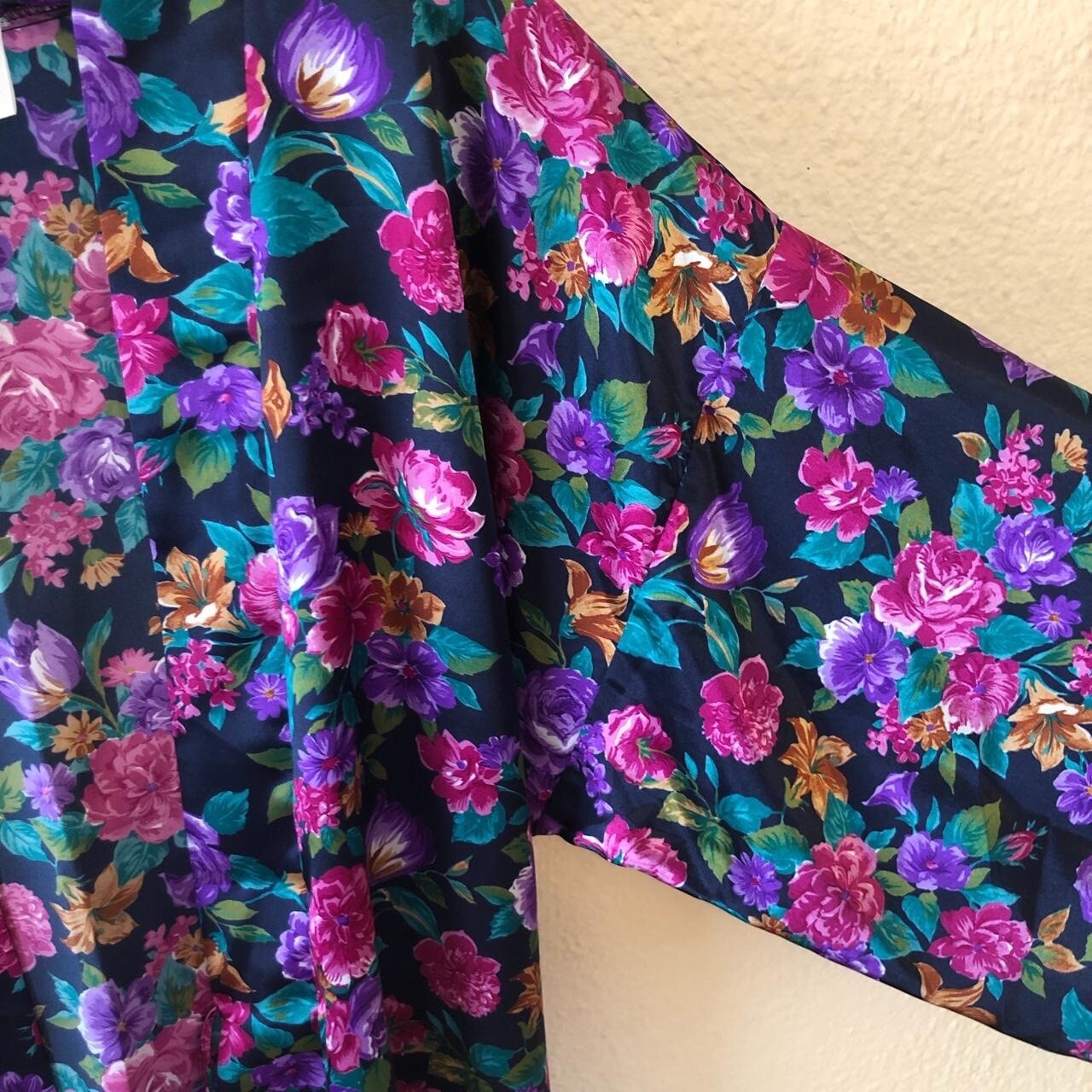 Vintage floral Amy Winehouse style satin robe One Size - Gem