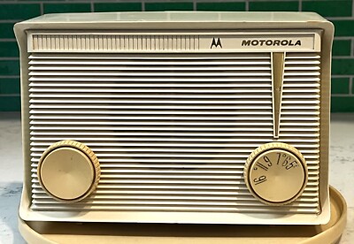 Vintage 1961 MCM Motorola A15W Ivory Shell Tube Radio WORKS PARTS ...