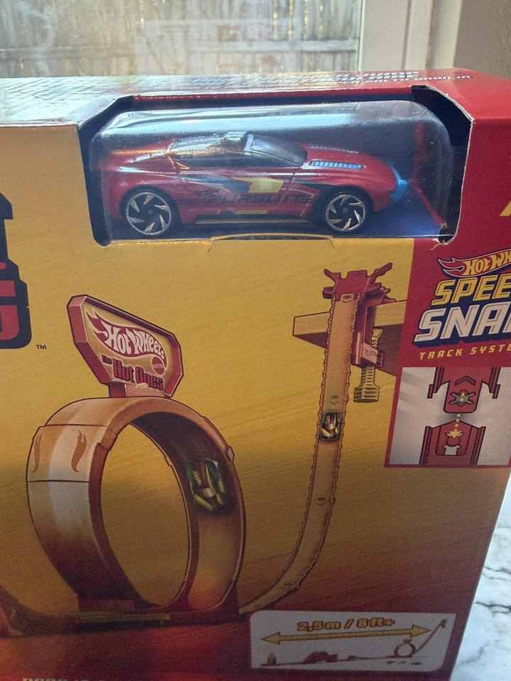 Hot Wheels Speed Snap The Hot Ones Drop-In Super Jump Diecast Car Track ...