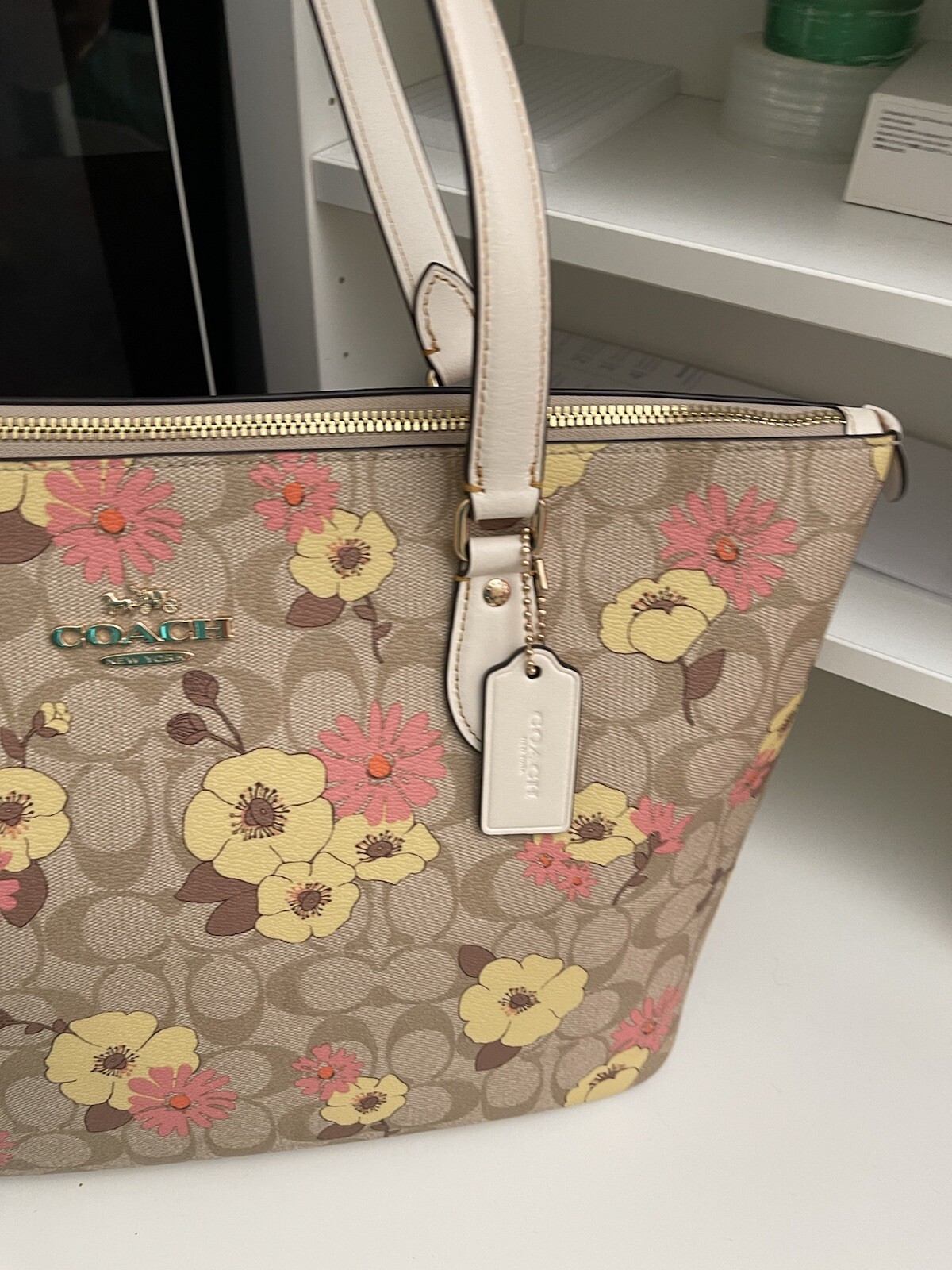 Coach Gallery Tote Bag in Signature Canvas with Flor… - Gem